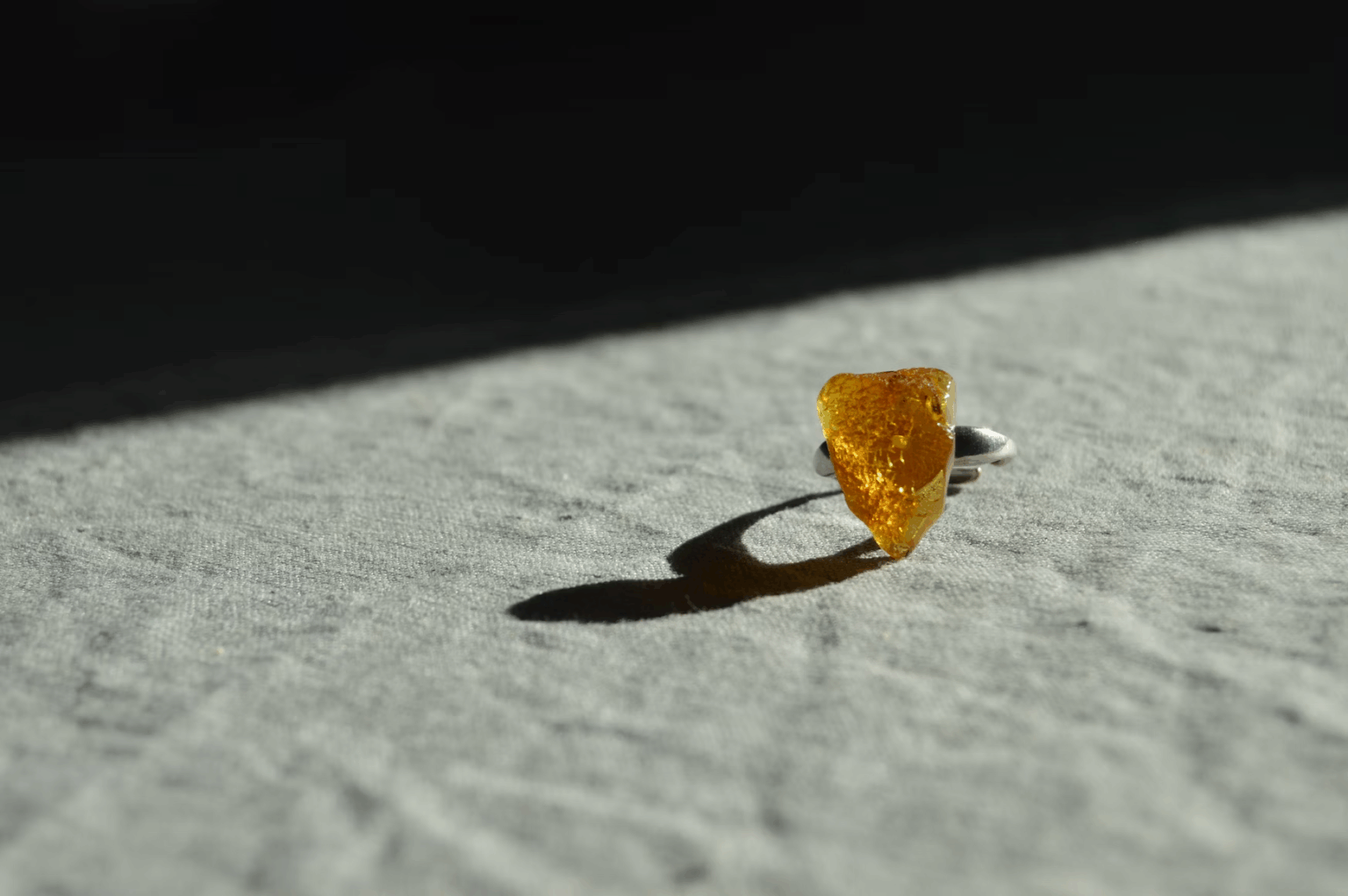 How to Identify Amber: Signs to Help Distinguish Real from Fake ...